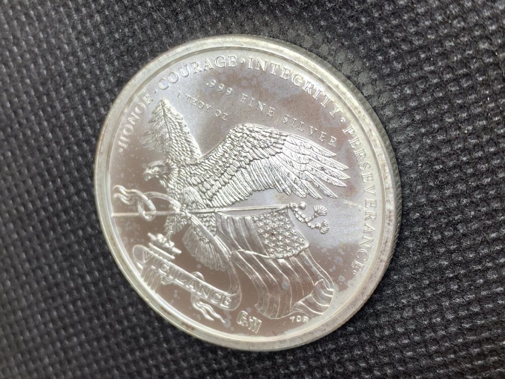 (New) USA「President Donald J. Trump」Silver 1 oz Coin #7749 | ゴールド市場ドットコム