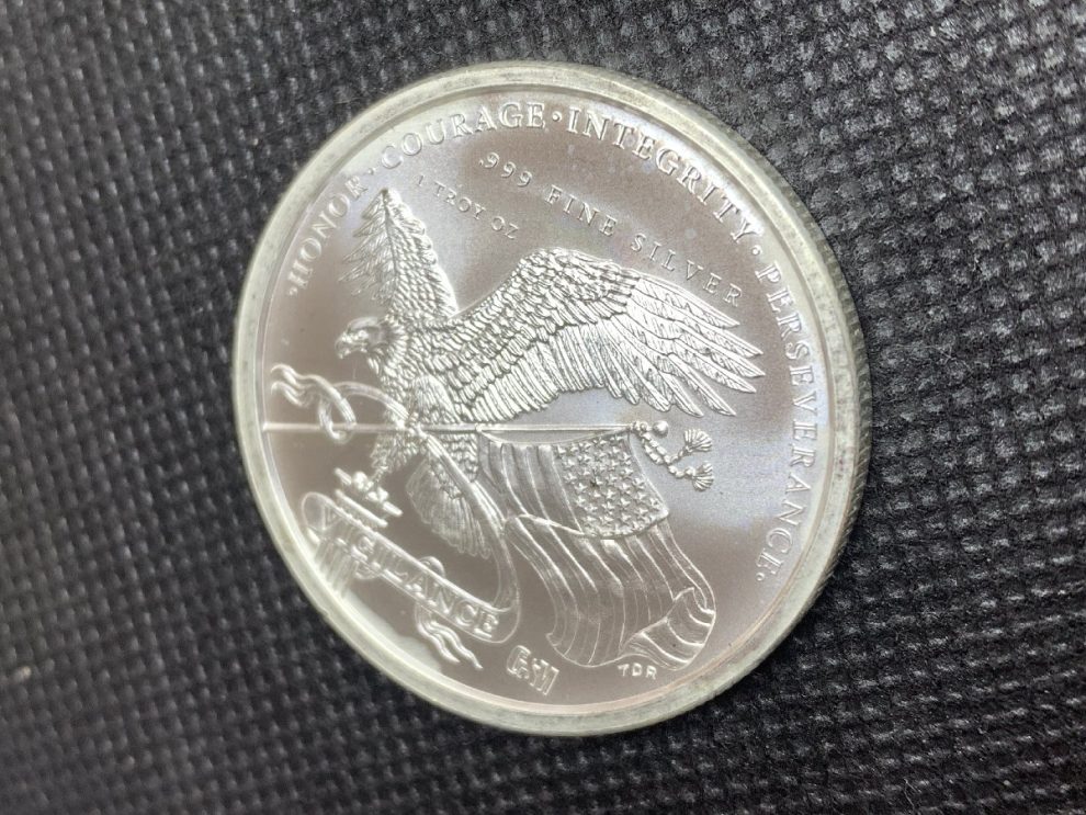 (New) USA「President Donald J. Trump」Silver 1 oz Coin #7745 | ゴールド市場ドットコム