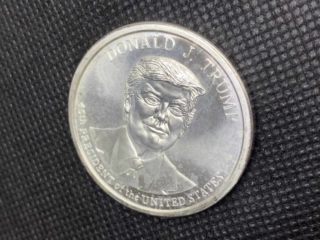 (New) USA「President Donald J. Trump」Silver 1 oz Coin #7725 | ゴールド市場ドットコム