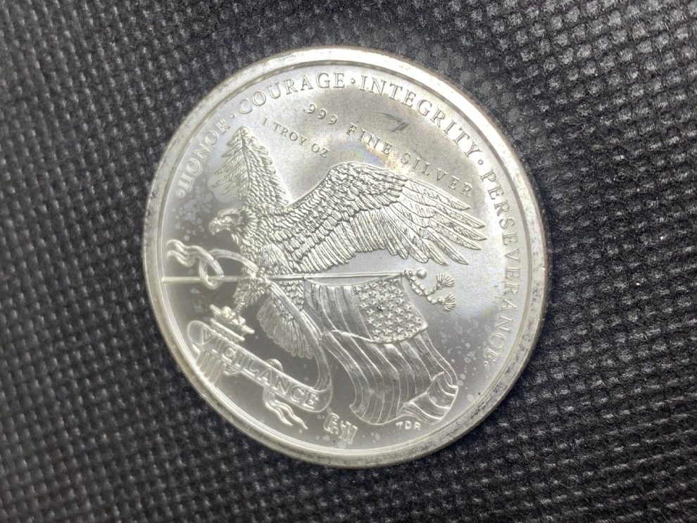 (New) USA「President Donald J. Trump」Silver 1 oz Coin #7636 | ゴールド市場ドットコム